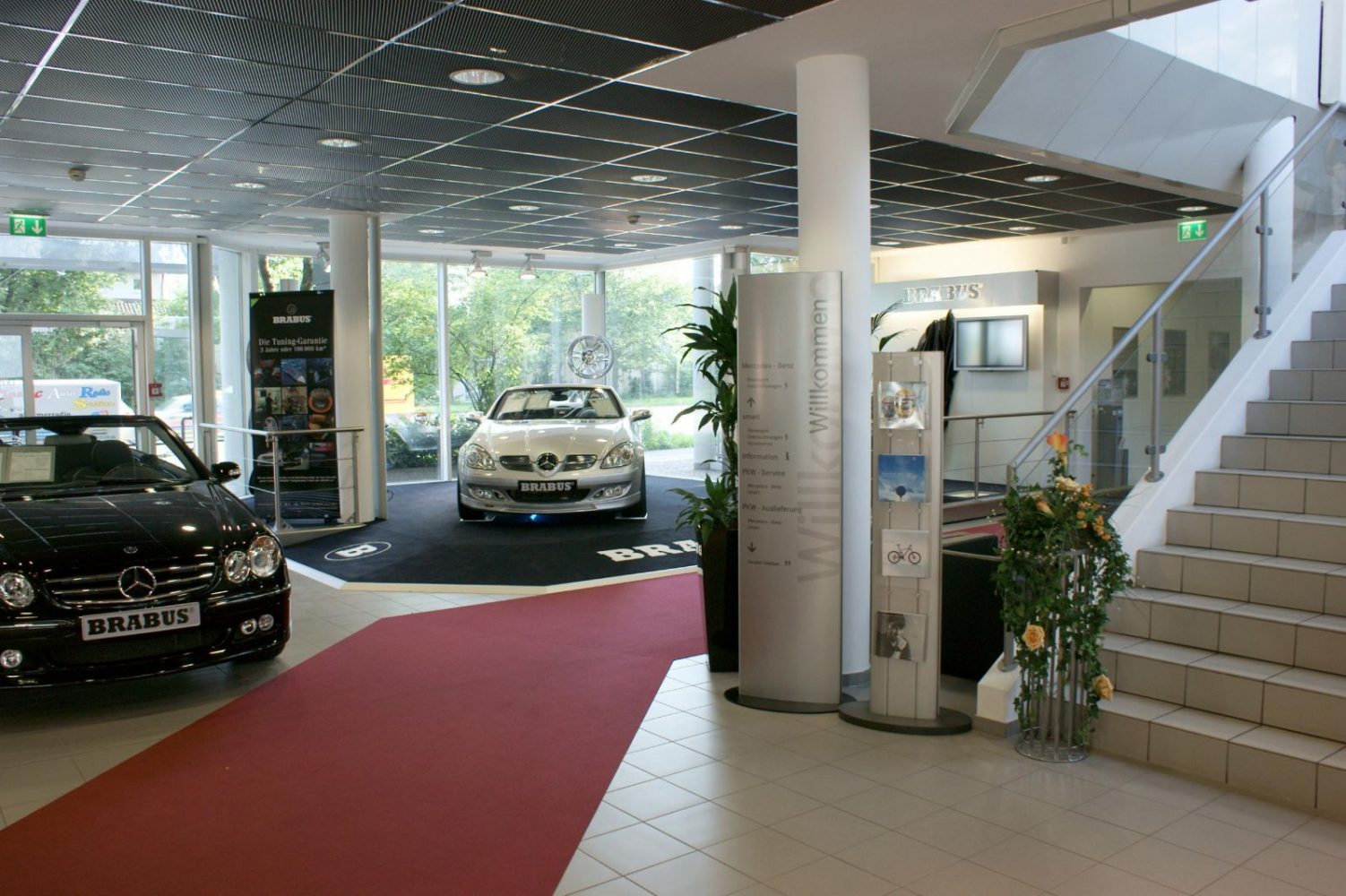 auto dealership and showroom sign solutions 2 | Vista System