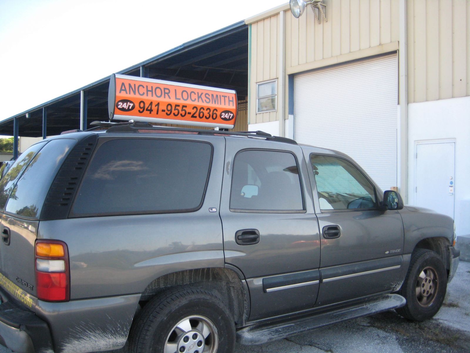 Vista System Demonstrates Flexibility of Frame With an Illuminated Car ...